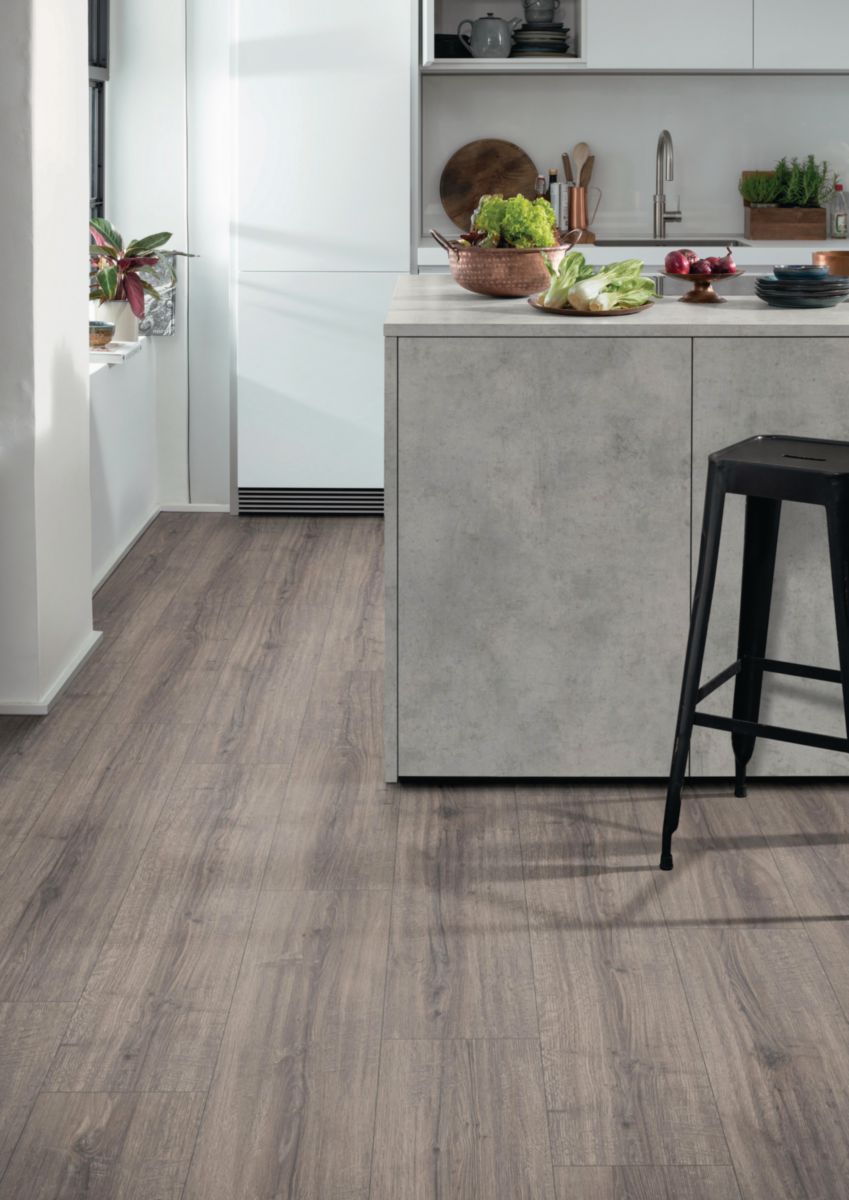 EGGER - Plinthe 6 cm L589 décor EPL185 chêne Sherman gris 17 x 60 x 2400 mm | Cedeo