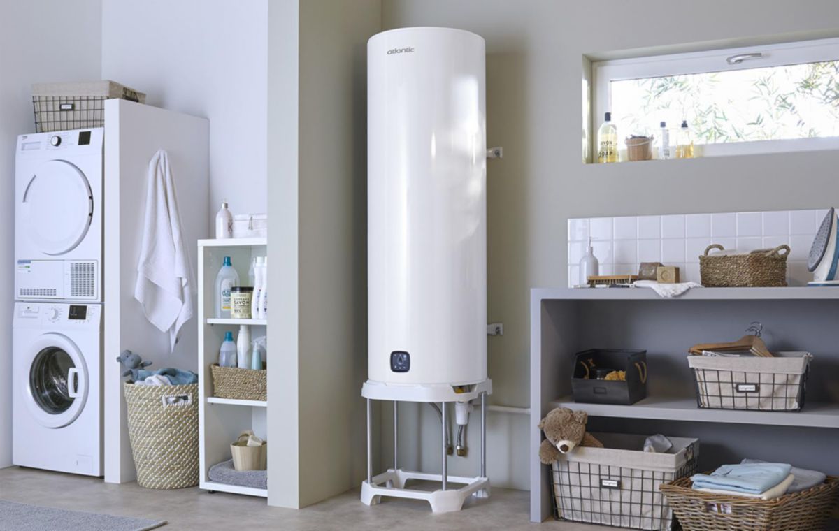 ATLANTIC ELECTRIQUE - Chauffe-eau électrique Aquéo ACI Hybride vertical sur socle 300L monophasé ...