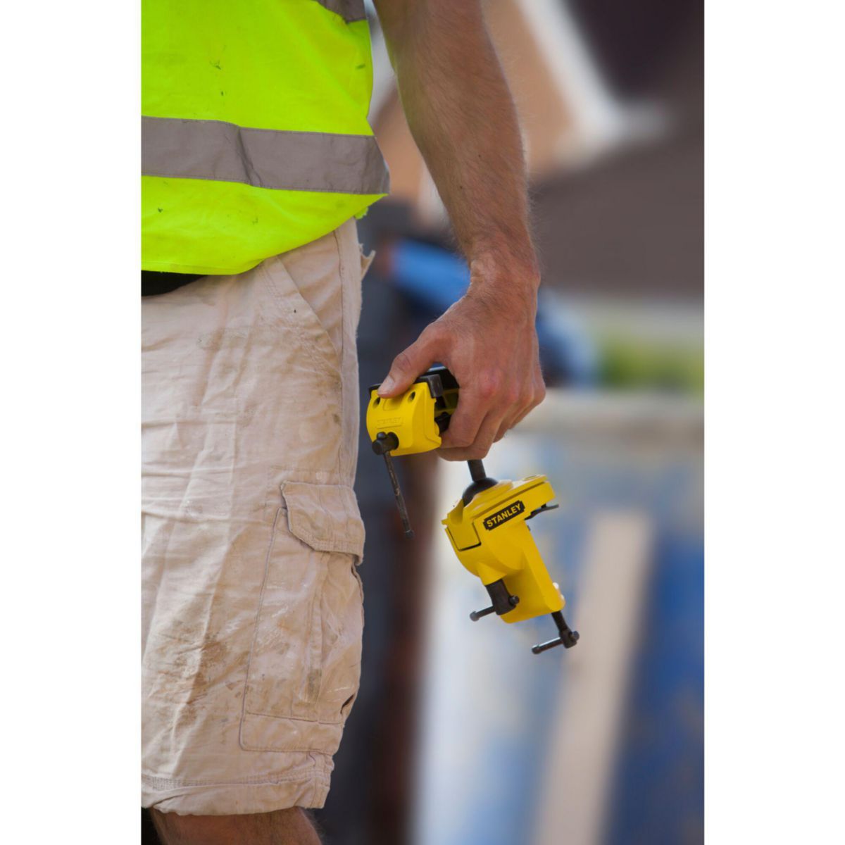 STANLEY - Étau d'établi sur rotule 70mm Réf. 1-83-069 | Cedeo