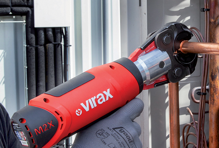 Une sertisseuse à batterie : la VIPER® M2X de VIRAX